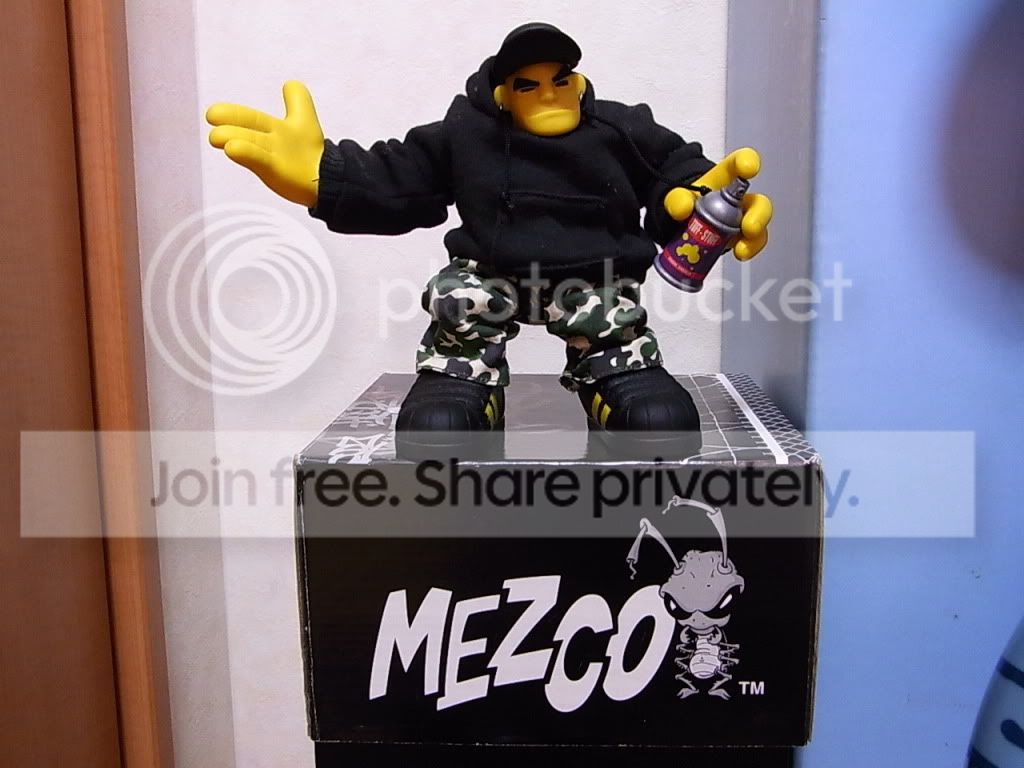 Mezco Hoodz graffiti artists, KidRobot silicon figures, Signstein, Fat ...